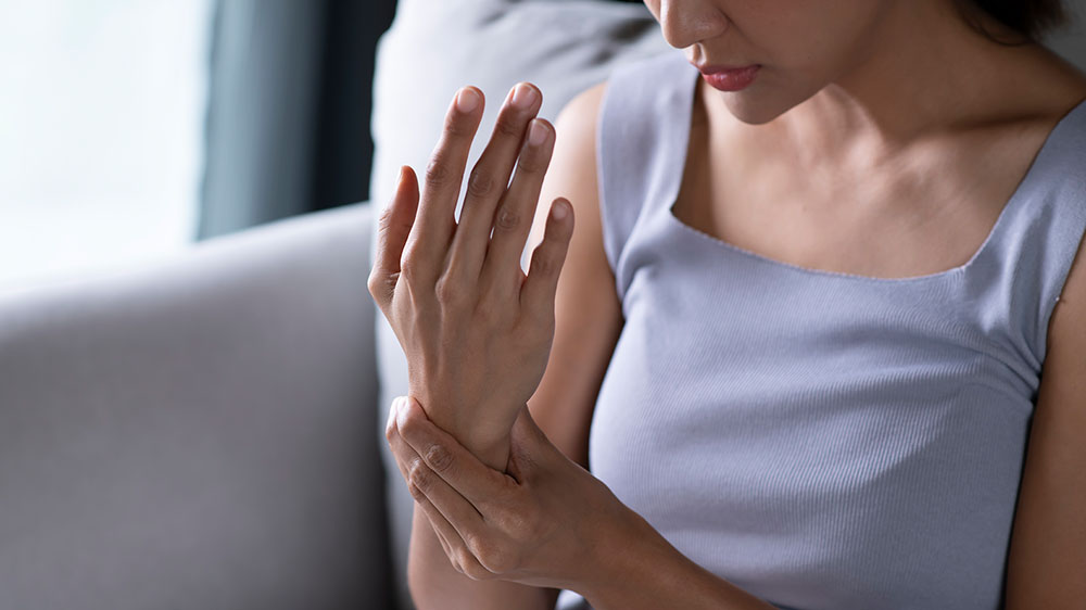 10 Signs That It's Time to See a Spine Surgeon